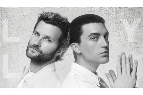 Nagdadasal Na Pamilya