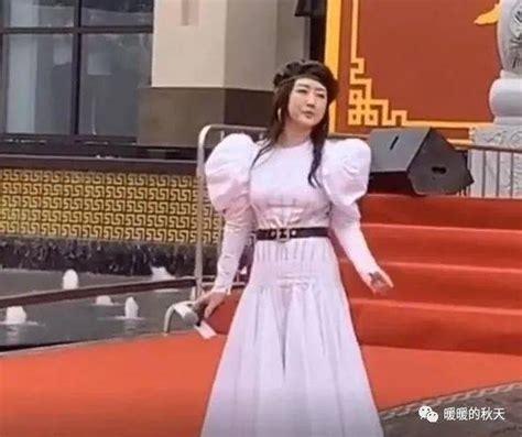 49岁杨钰莹走穴接商演身材发福脸变样现场十分冷淡 甜歌 声音 美称