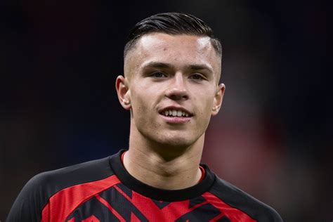 گلزنی یان کارلو سیمیچ در اولین بازی با پیراهن میلان عکس طرفداری