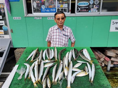 船外機ボートで野島さんがカマスをゲット。｜磯釣り・カセ釣り・ボート釣りの石倉渡船｜三重県紀北町