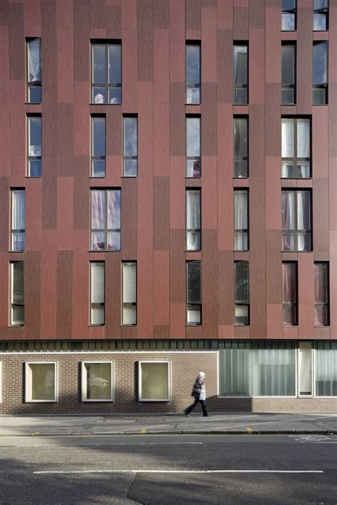 Subtle Color Shifts Combined With Reveals To Create A Look Of A