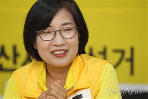 부산시장 선거에 출마한 박주미 정의당 후보가 7일 오후 오마이포토