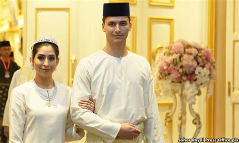 Tunku Tun Aminah Maimunah Iskandariah Sultan Ibrahim Cameron Hart