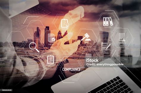 Conceptphoto Businessmans 악수 회의 비즈니스 파트너십의 이중 노출 런던 시티와 함께 완벽 한 거래 후 성공적인 사업가 핸드쉐이킹 경영자에 대한 스톡