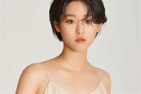 10 Fakta Menarik Lee Yeon Pemeran Jung Da Jung Di Drama Korea