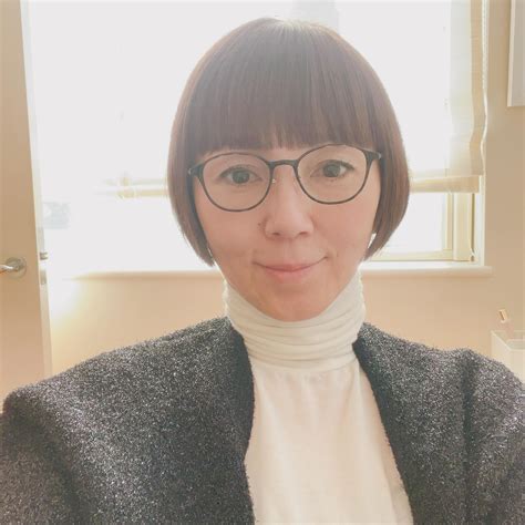 渡辺満里奈 Marina Watanabe 先週髪を切りまして。 朝、ドライヤーかけてたら中学生娘に 「やば、前髪ビジュいいね」 と褒められました。 ビジュ😂 嬉しくてニンマリが止まら