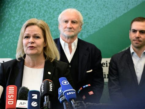 Noch 100 Tage Bundesregierung läutet EM Countdown ein