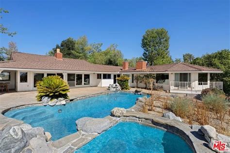 Kim Kardashian Sells One Of Her Extra Homes In Hidden Hills For 35m