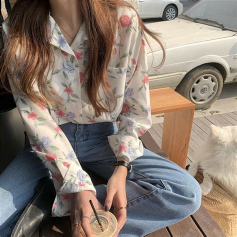 《星愛用》溫柔風碎花上衣女春裝2022年新款復古寬鬆花襯衣港風雪紡防曬襯衫ol通勤百搭女服 露天市集 全台最大的網路購物市集