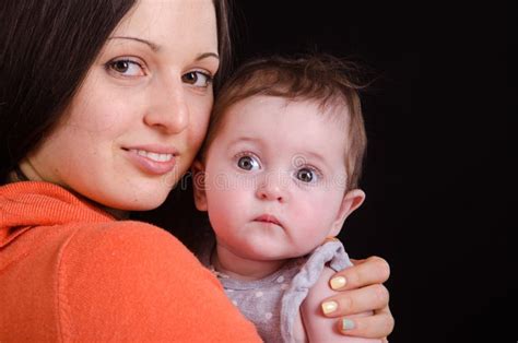 Mamman Och Behandla Som Ett Barn Sex Fotografering för Bildbyråer Bild av kyss moder 41365355