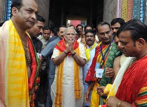 Pm Modi Greets People Near Jagannath Temple In Puri