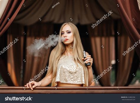 Sexy Girl Smokes Electronic Cigarette Model Foto De Stock 614892356