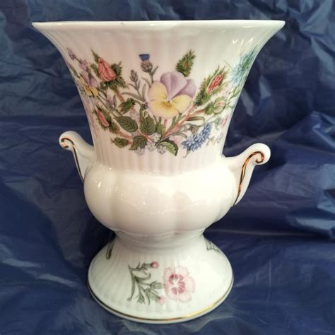 Коллекционная фарфоровая ваза Wild Tudor Aynsley — цена 750 грн в каталоге Вазы Купить товары