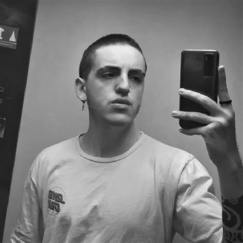 𝕥𝕚𝕟𝕠 vale vb Threads Say more
