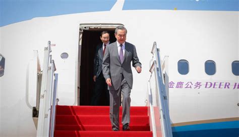 中国外长王毅抵达柬埔寨 开启为期三天正式访问