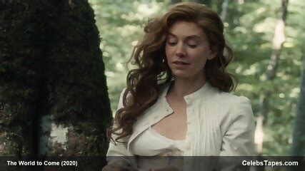 Vanessa Kirby Nude Topless Lesbian Sex With Katherine Waterston Sexy Vanessa