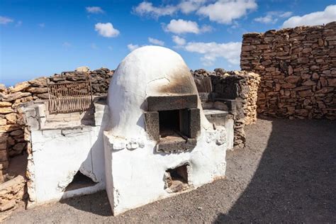 Premium Photo Traditional Clay Oven From The Canary Islands