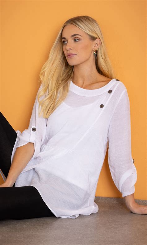 Dipped Hem Tunic Top In White Klass