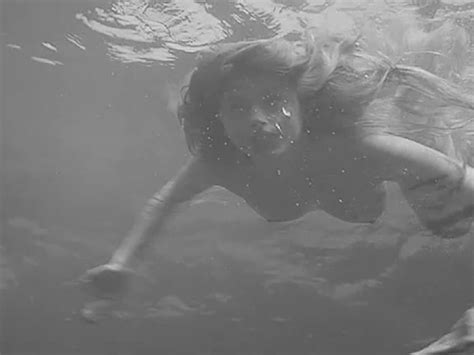 Naked Estella Warren Added 07 19 2016 By