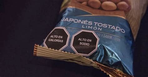 政府对《frontal标签法》进行了监管，各公司将需要开始调整食品包装 infobae