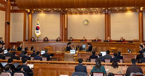 헌재 尹 탄핵 재판부 ‘중도·보수 5 대 진보 3′ ‘남녀 동수 조선비즈