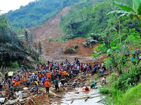 Landslide Kills 16 In Indonesias Central Java The Border Mail