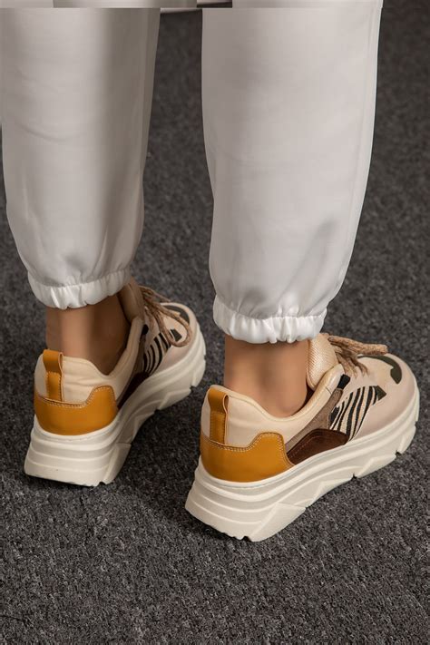 Zebra Garnili Spor Ayakkabı BEJ