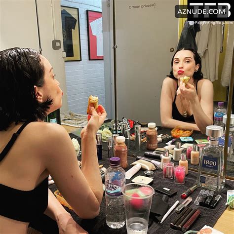 Annie Clark St Vincent Sexy Aznude