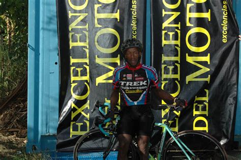 Ni la rueda de un tractor sobre su cuerpo lo alejó de la bicicleta Excelencias del Motor