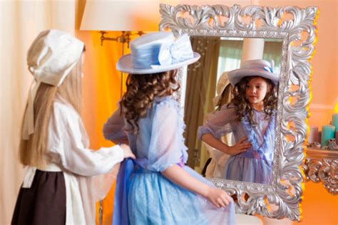 120点を超える継娘のストックフォト、写真、そしてロイヤリティフリーの画像 Istock