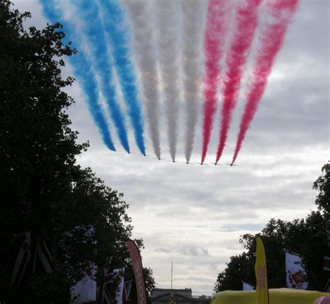 イギリス空軍曲技飛行隊「レッド・アローズ」