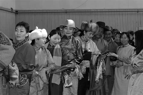 Сар шинийн золголт