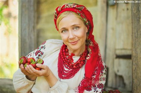 Традиционный украинский женский костюм Femme Ukrainienne Femme Russe