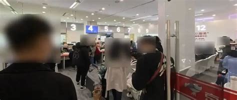 一天裁员上千人，京东真猛！下午排了1000多号！晚上10点还在加班办离职！黄小斜 商业新知