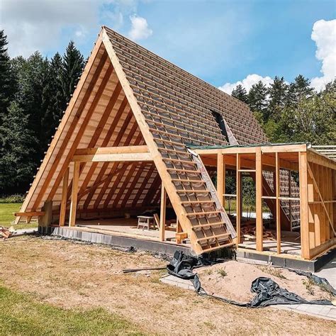 ГЛАВНЫЙ ПО А ФРЕЙМ 😉 ГОТОВЫЕ ПРОЕКТЫ Дом с пристроем Фото Namas Miske Instagram