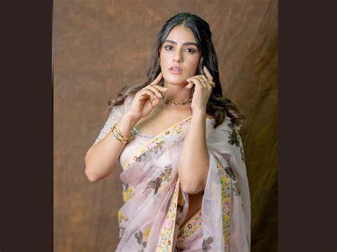 Kavya Thapars Saree Show Telugu Cinema