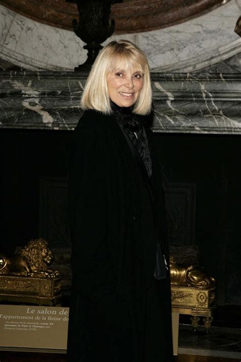 Photos Mireille Darc Lévolution De Sa Coiffure