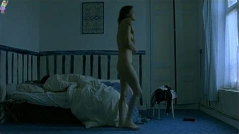 Naked Hélène Fillières in Bord de mer
