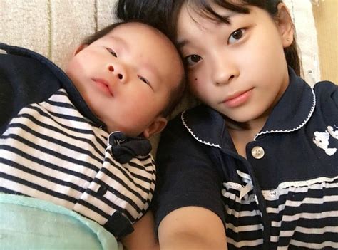 写真 3ページ目〈15歳で出産〉担任から「他の生徒には子どもの姿を絶対に見せるな」と中3で妊娠した母親（21）が語る、若い親に対する