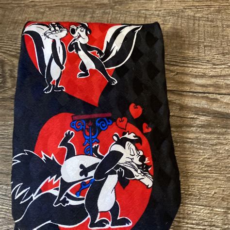 Looney Tunes Mania Pepe Le Pew Skunk Love Mens Tie He Gem