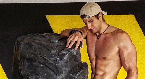 Julián Contreras Jr sorprende con un nuevo desnudo donde muestra su