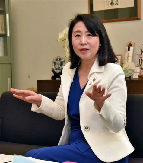 インタビューに応じる矢田稚子首相補佐官＝1日午後、東京・永田町（撮影・高田佳典） 野党側から首相補佐官に「黙っていたら意味がない」生活者