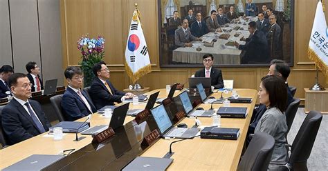 물가안정·내수부진에 금리인하 가능성38개월만의 피벗 임박