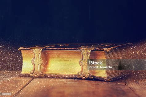 저해상 암호키 이미지 앤틱형 스토리 북 빈티지 필터링 선택적 책에 대한 스톡 사진 및 기타 이미지 책 마술사 동화
