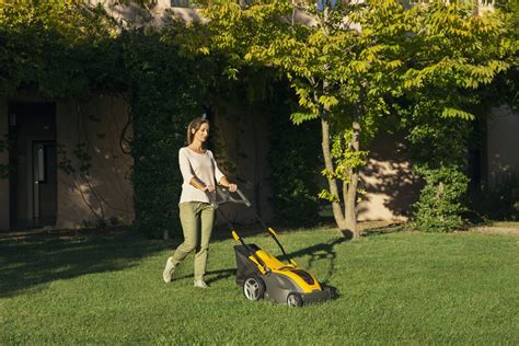 KOSZENIE W SEZONIE JAK NAJLEPIEJ PRZYCINAĆ TRAWĘ