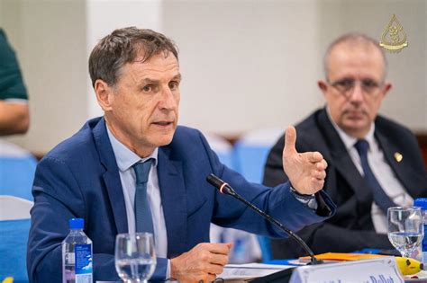 អ្នកឧកញ៉ា លី យ៉ុងផាត់ ប្រធានសមាគមឧកញ៉ាកម្ពុជា ជួបពិភាក្សាការងារជាមួយ