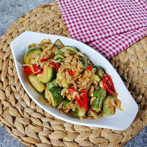 Resep Tumis Terong Bulat Rebon Sederhana Rumahan Di Yummy App