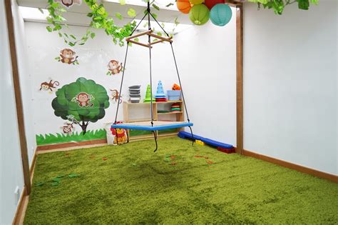 親子資訊台 香港遊戲治療及箱庭療法協會 贊助 兒童身心發展中心 遊戲治療 的服務，第一次費用將會 全免 。 遊戲是孩子的語言 改善