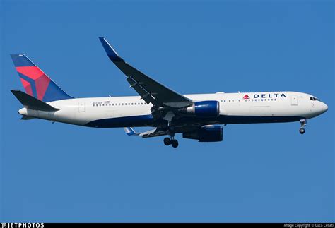 N174DZ | Boeing 767-332(ER) | Delta Air Lines | Luca Cesati | JetPhotos