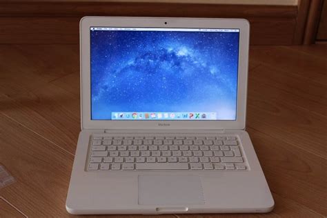 Apple Macbook 13 Core 2 Duo 2 26ghz 4gb 250gb White Unibody Late 2009 A1342 In Wollaton